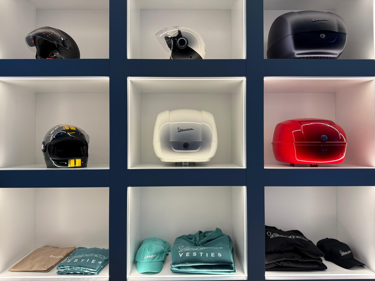 Gigs & Geeks | Grupo Cofiño inaugura nueva Vespa Store en Costa Rica